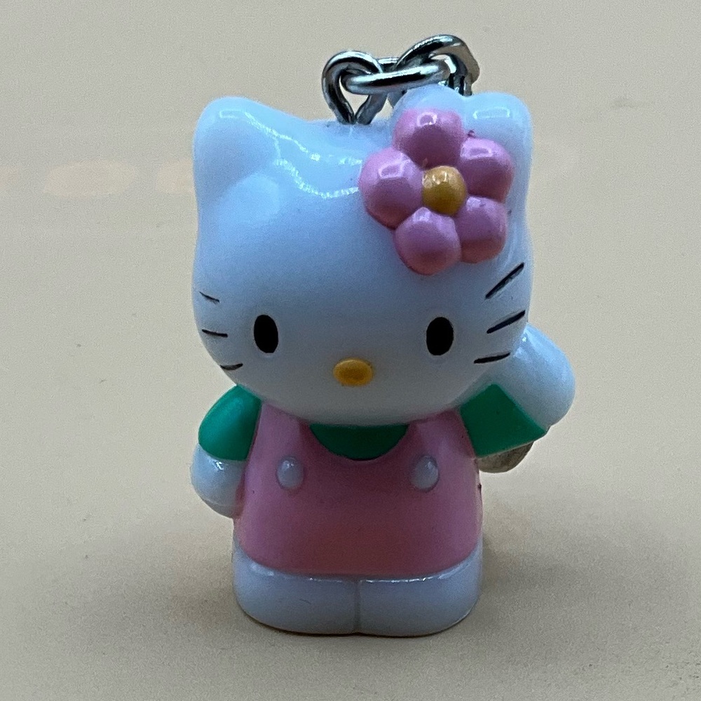 A Plastic Vintage Sanrio 1997 Hello Kitty Small Keych… - Gem